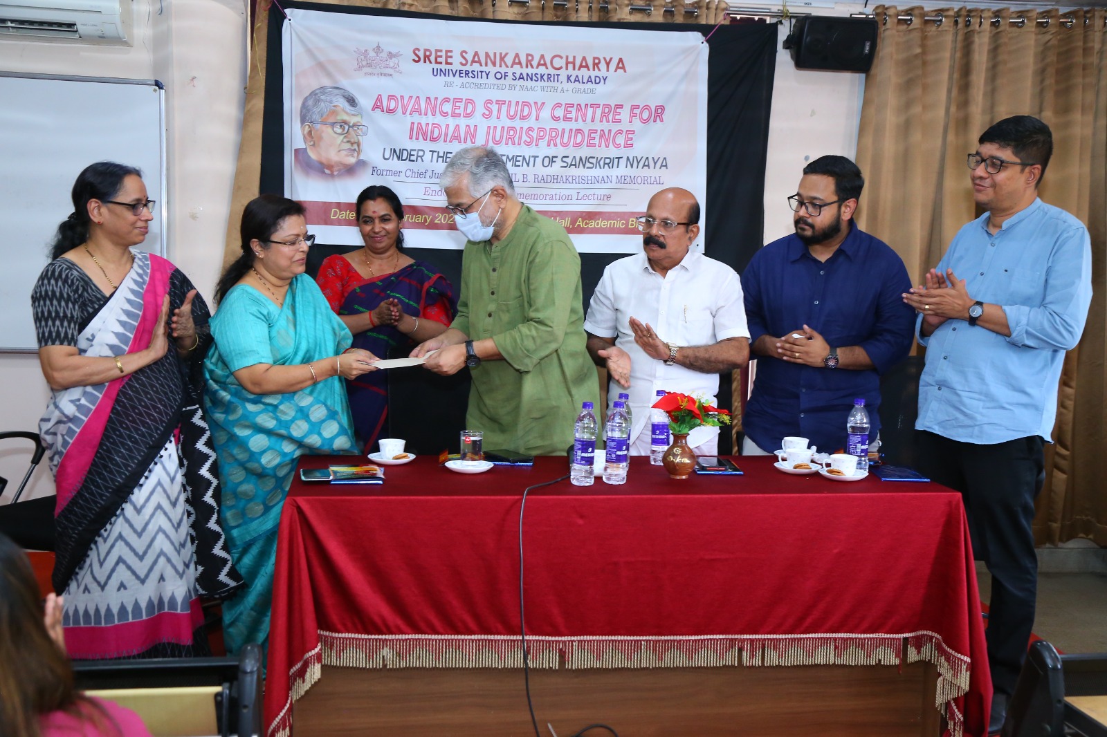 ജസ്റ്റിസ് തോട്ടത്തിൽ രാധാകൃഷ്ണൻ ന്യായാധിപരിലെ വേറിട്ട വ്യക്തിത്വം : ഡോ. എം. സി. ദിലീപ് കുമാ ...